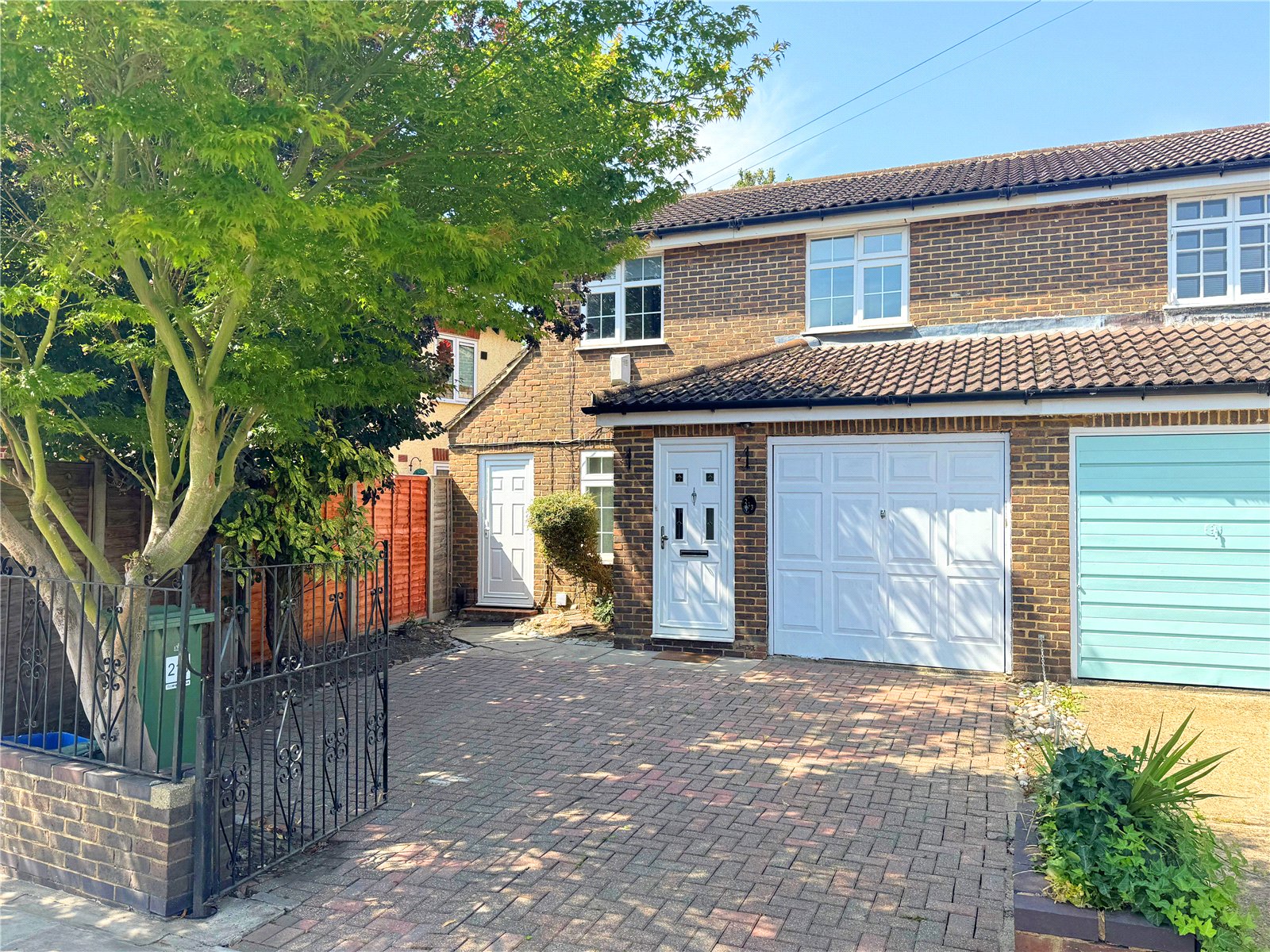 Property for sale in Teddington – Featherstone Leigh